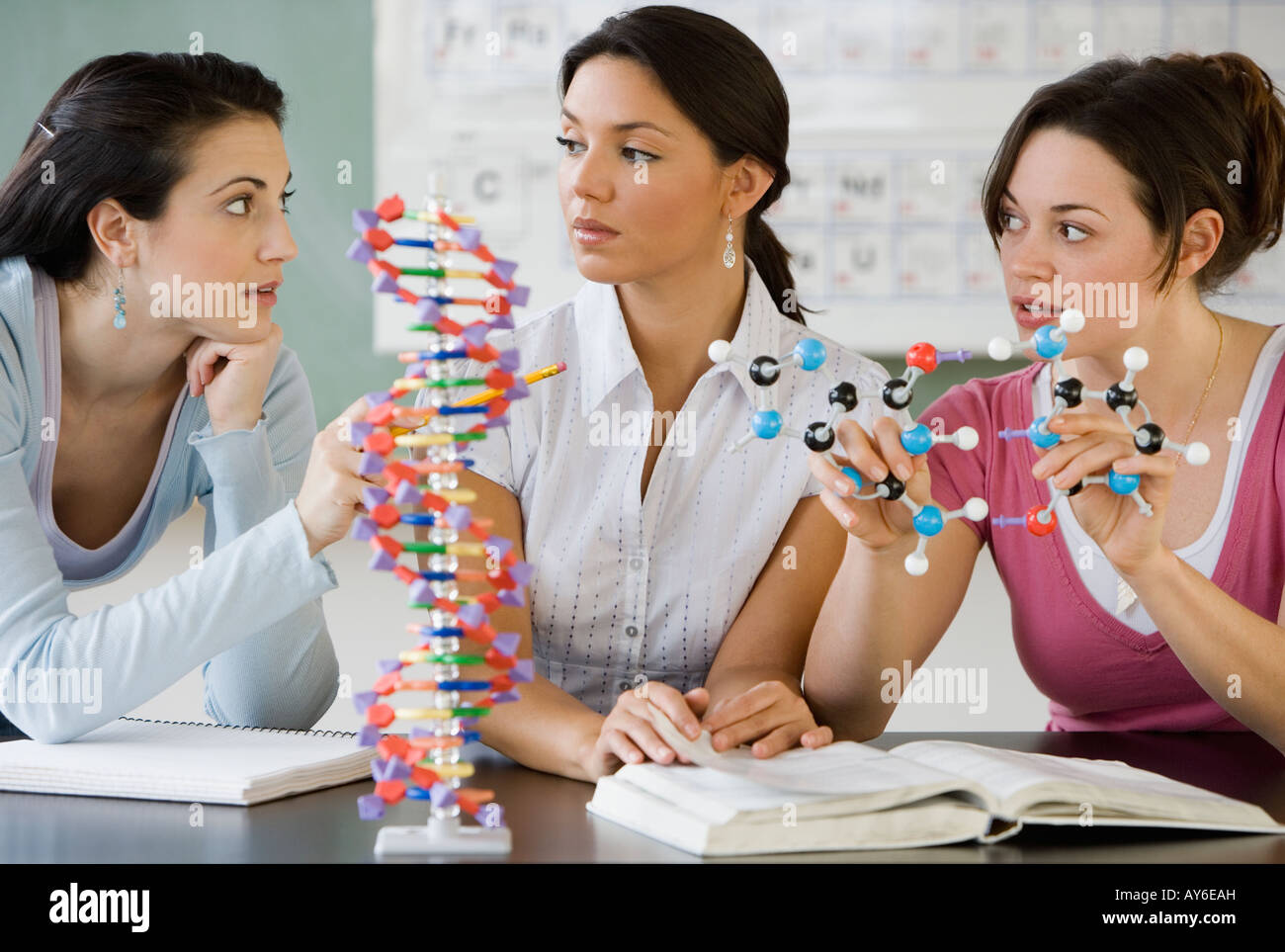 Women in science hi-res stock photography and images - Alamy