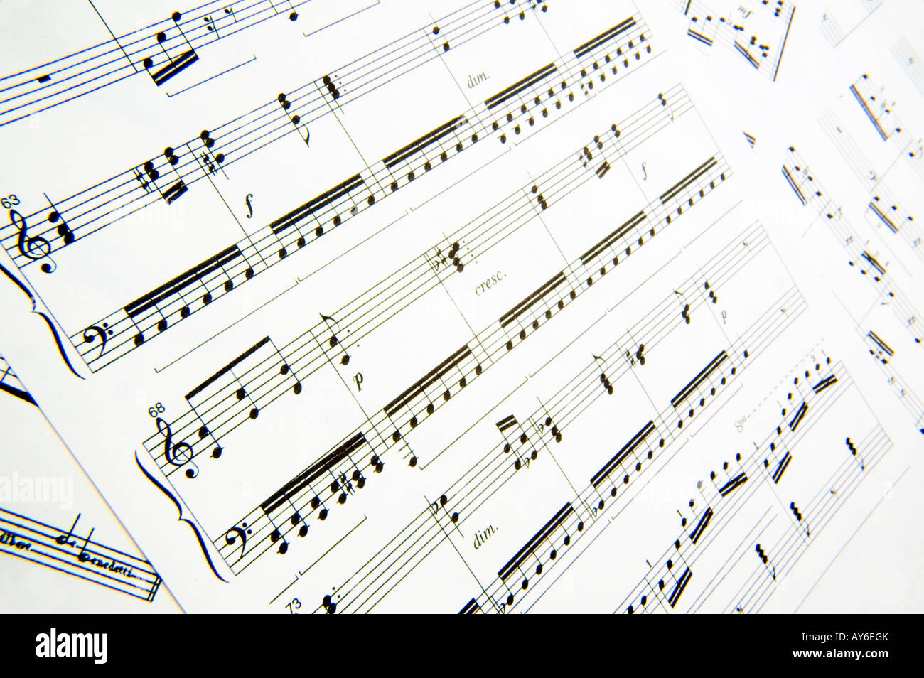 Music notation rests hi-res stock photography and images - Alamy