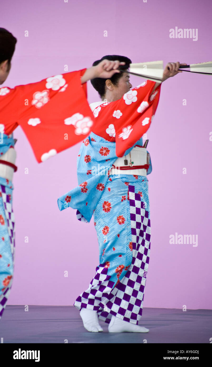 Japan geisha dance hi-res stock photography and images - Alamy