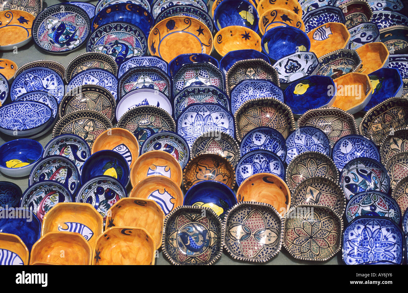 Tunisie Sahel Nabeul Le souk artisanat poterie Stock Photo - Alamy