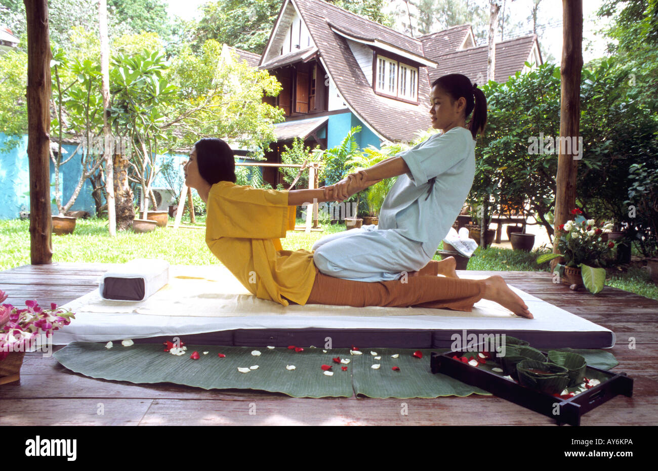 Body massage hi-res stock photography and images - Alamy