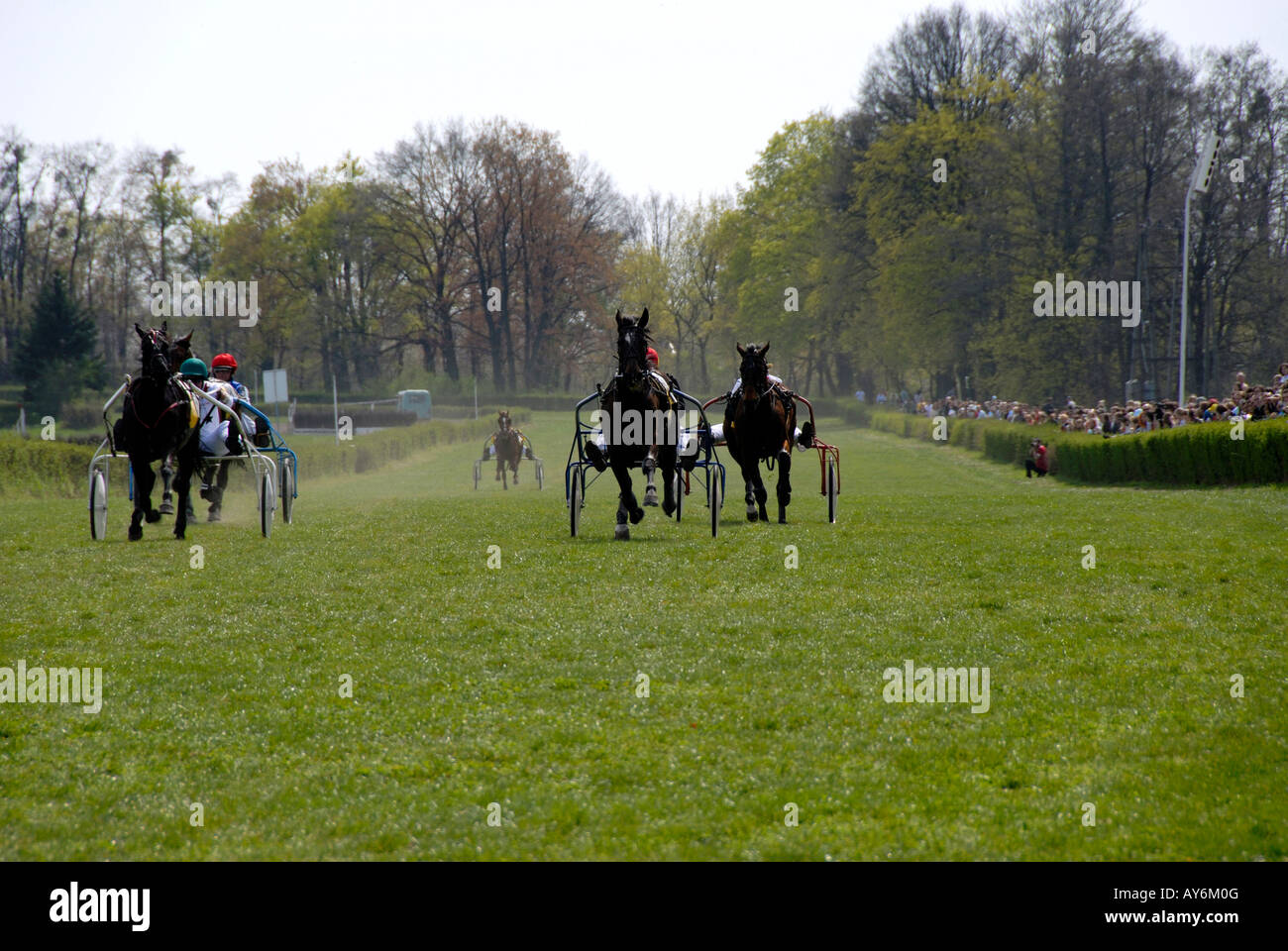 Folk racing hi-res stock photography and images - Alamy