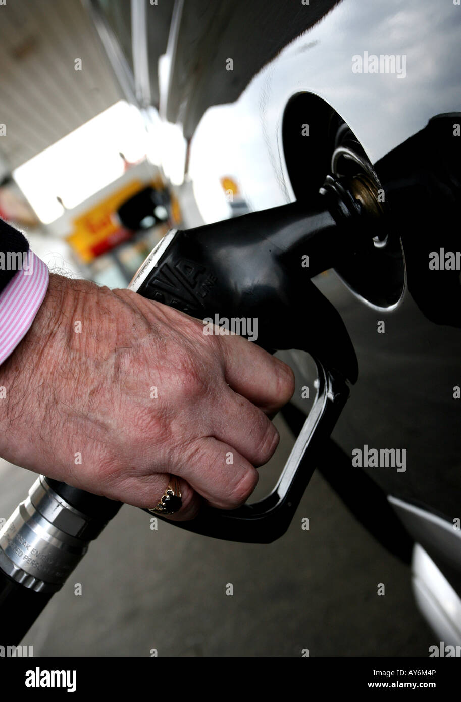 Shell service station hi-res stock photography and images - Alamy