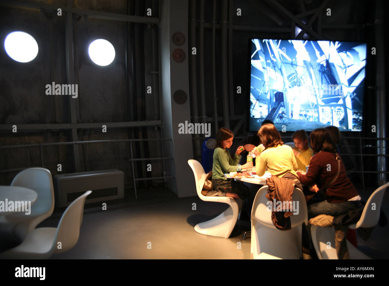 Space age hi-res stock photography and images - Alamy