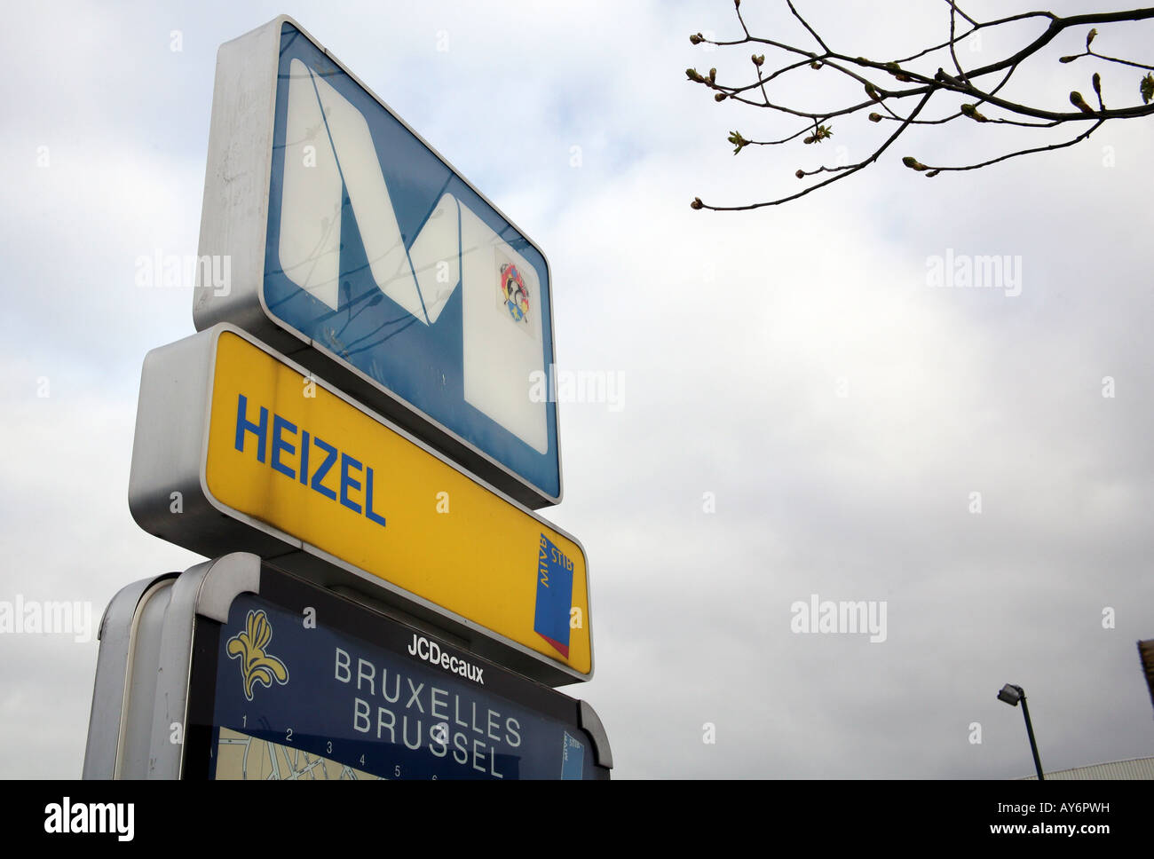 Metro station logo hi-res stock photography and images - Alamy