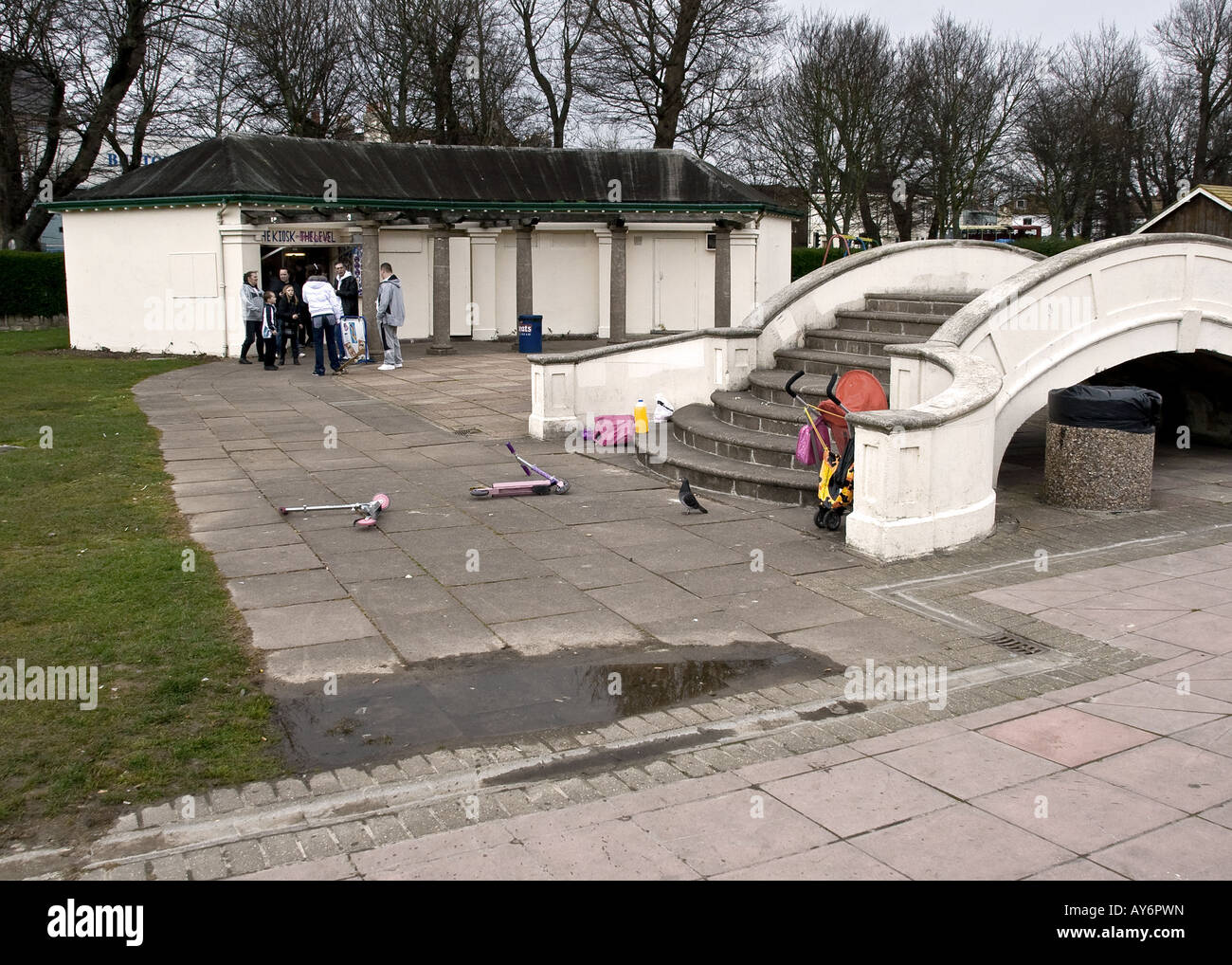 the kiosk cafe, the level, brighton with crowd of people Stock Photo ...