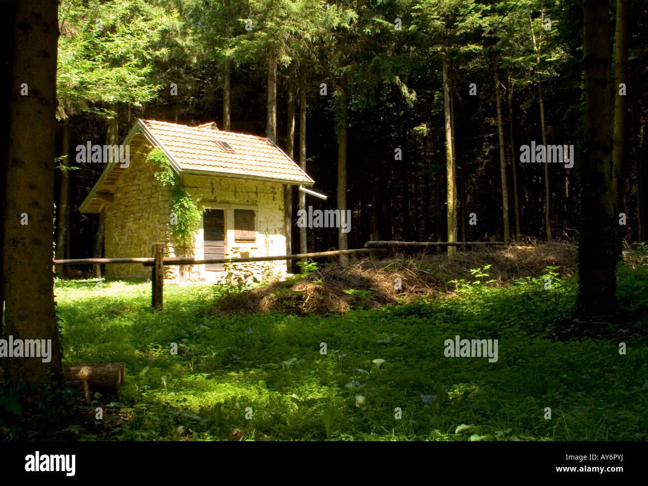 Hunters lodge hi-res stock photography and images - Alamy