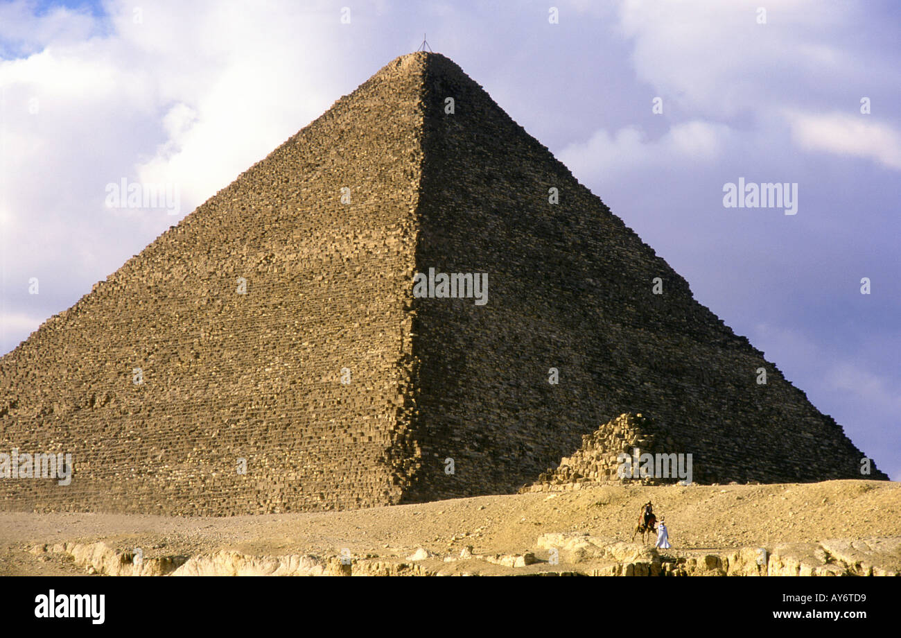 Egyptian royal mortuary & sacred structures Giza Pyramids Necropolis ...