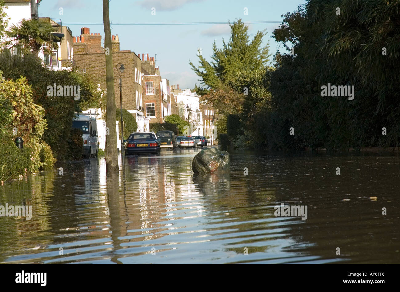 Chiswick mall flood hi-res stock photography and images - Alamy
