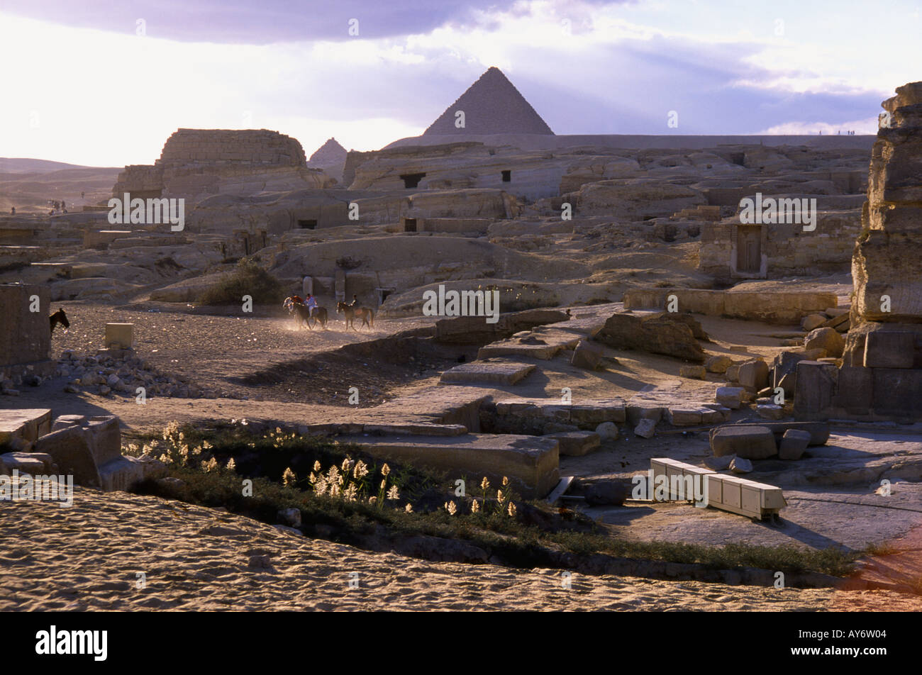Egyptian royal mortuary & sacred structures Giza Pyramids Necropolis ...