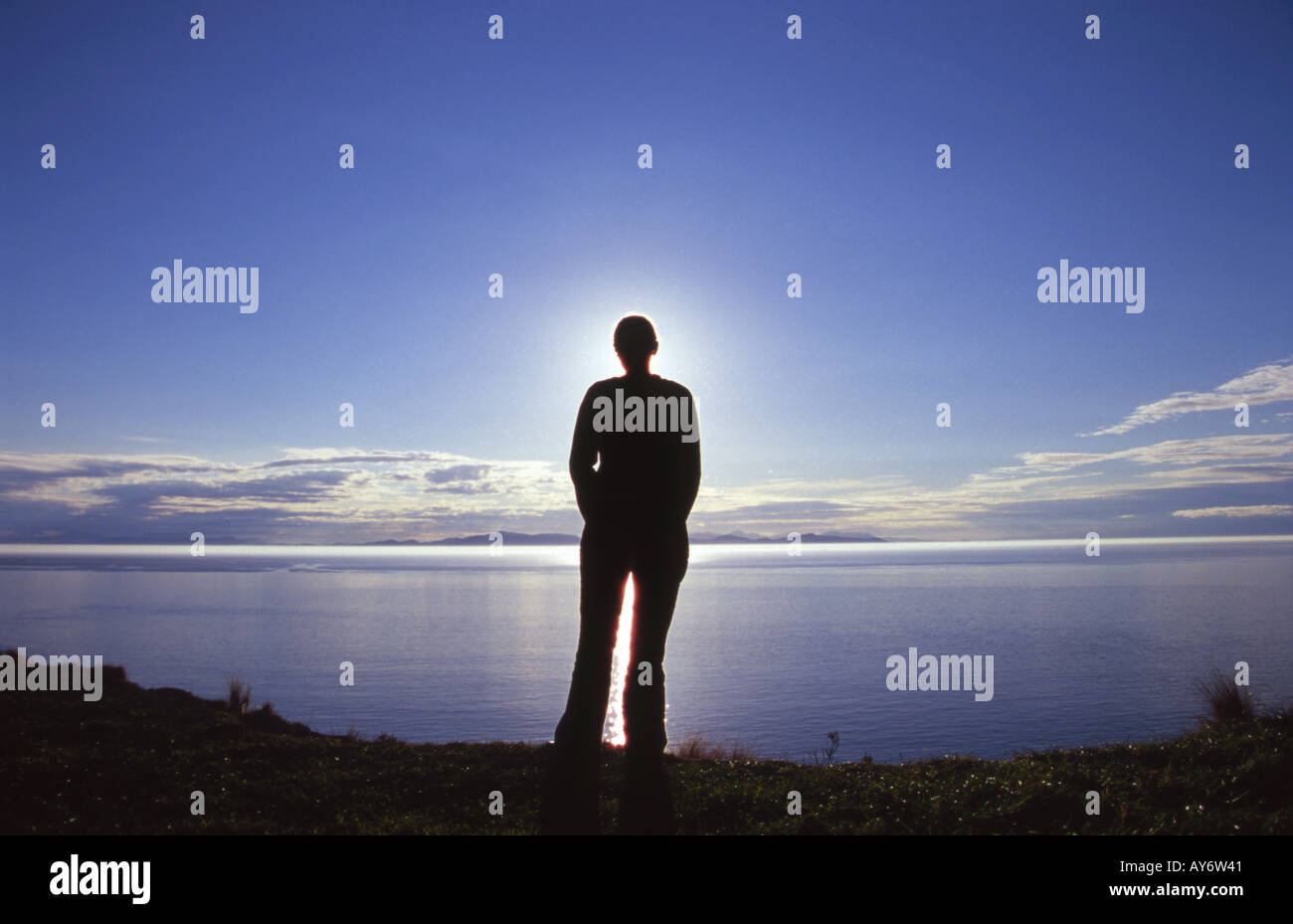 Lone figure looking out to sea hi-res stock photography and images - Alamy
