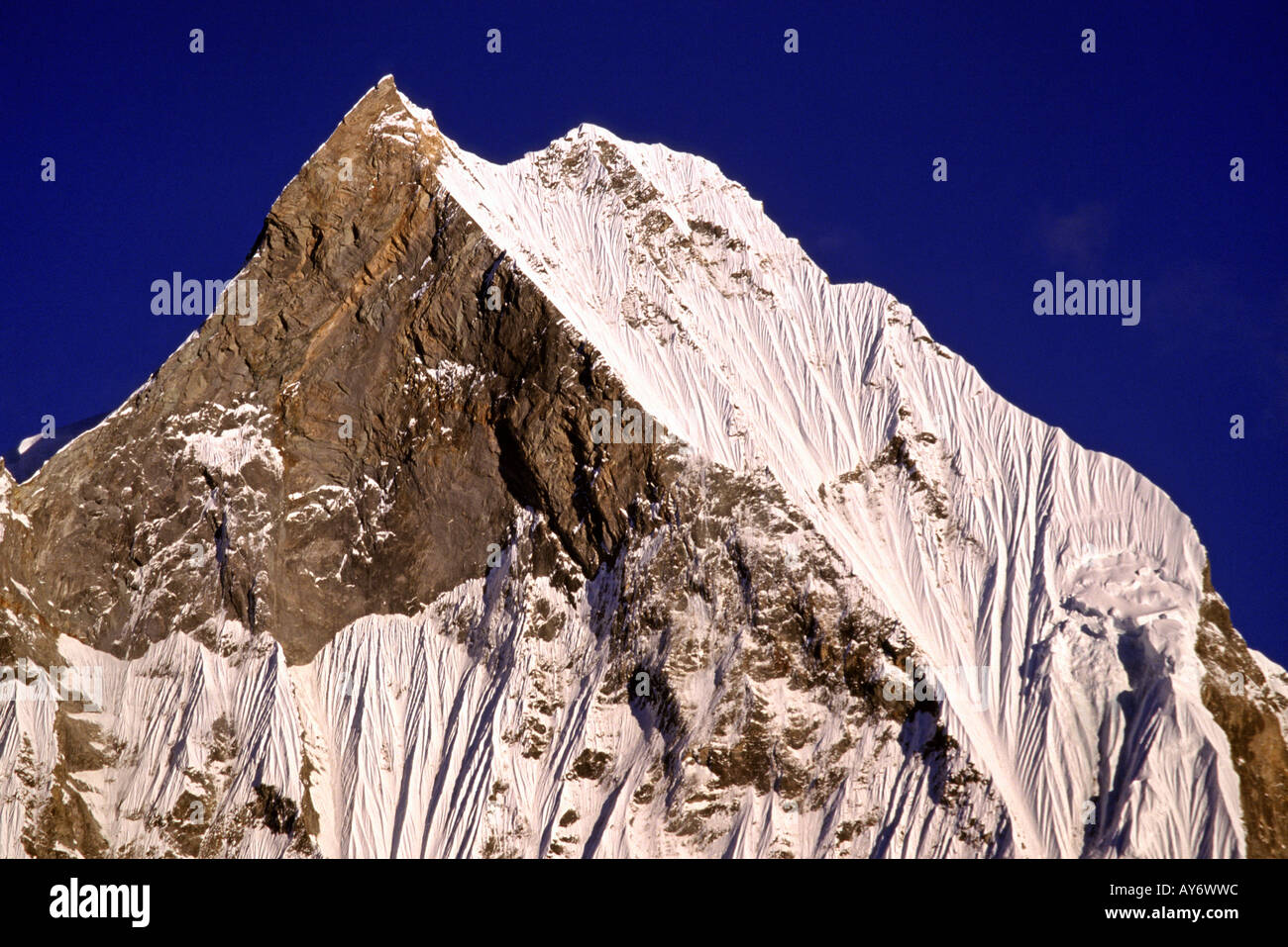 Machhapuchhare peak hi-res stock photography and images - Alamy
