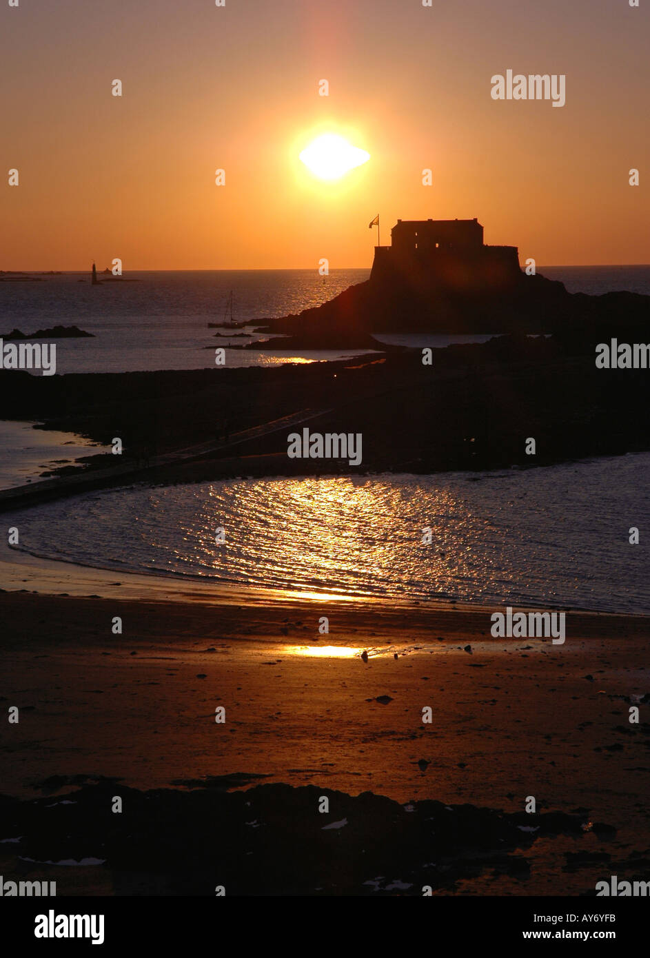Sunset at Grand Be Isle and Waterfront of Saint Malo Sant Maloù Breton ...