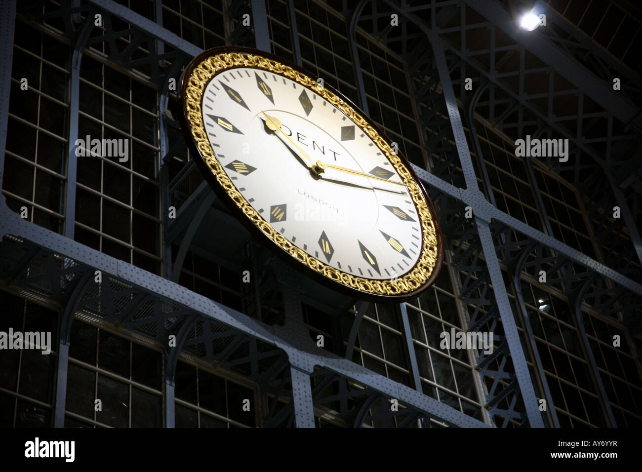 International clock hi-res stock photography and images - Alamy