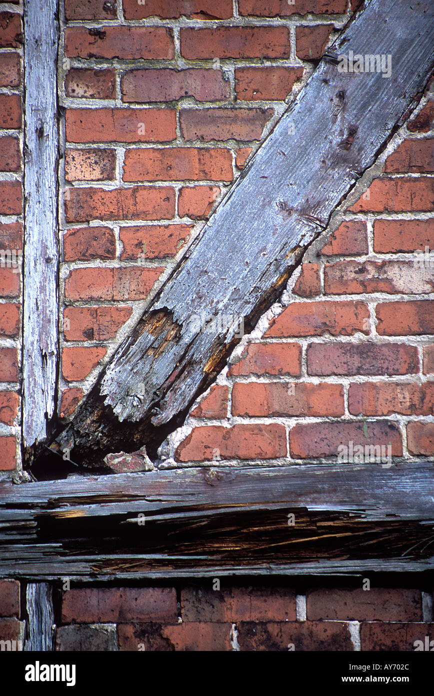 Brick nogging hi-res stock photography and images - Alamy