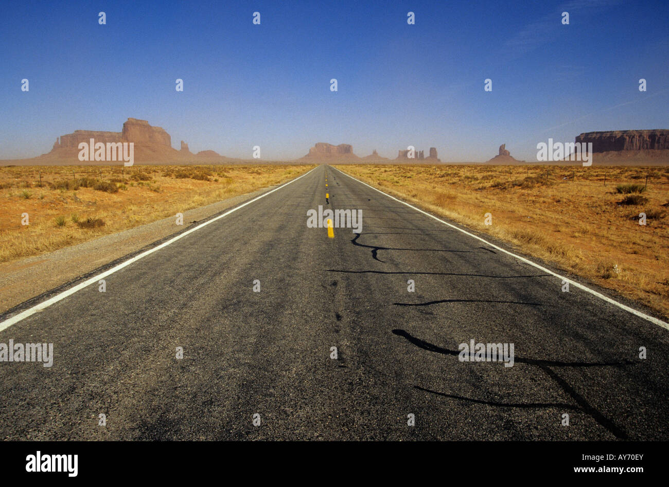 Road leading into Monument Valley Arizona Stock Photo - Alamy