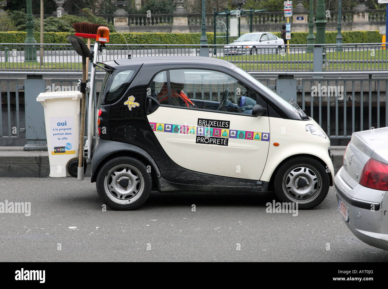 Smart bin hi-res stock photography and images - Alamy