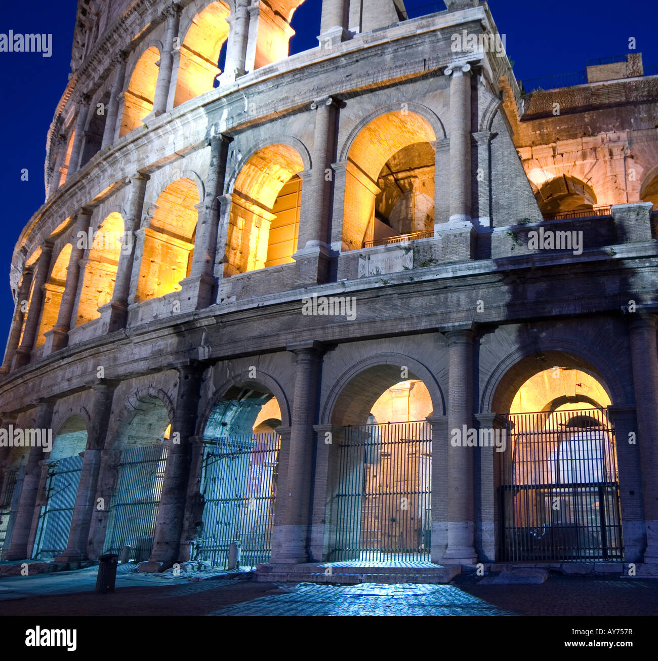 colosseum rome italy with night lights at dusk Stock Photo - Alamy