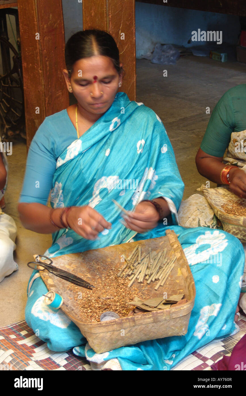 Woman making bidi Stock Photo - Alamy