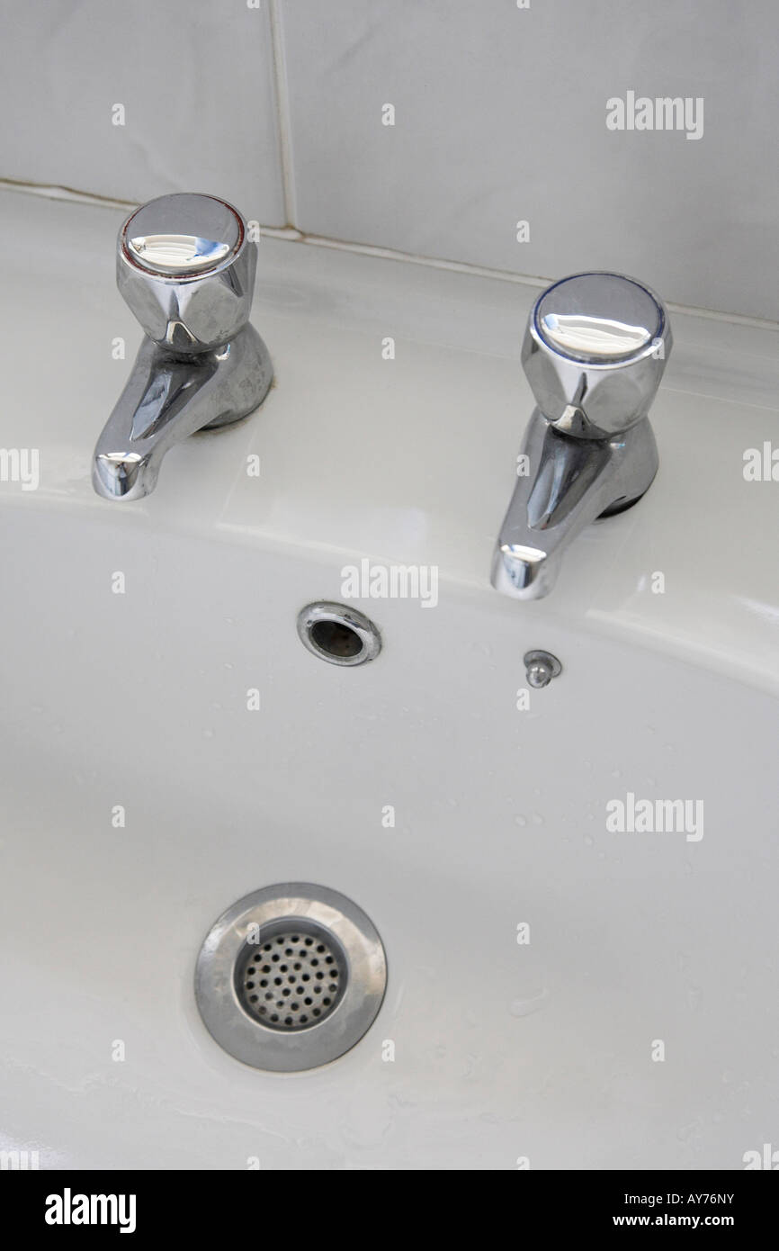 Cold water basins hi-res stock photography and images - Alamy