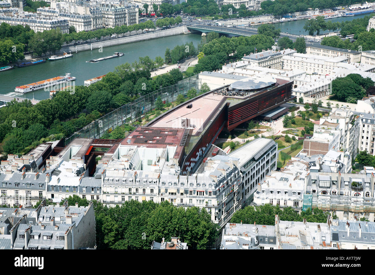 Eiffel tower from quai hi-res stock photography and images - Alamy