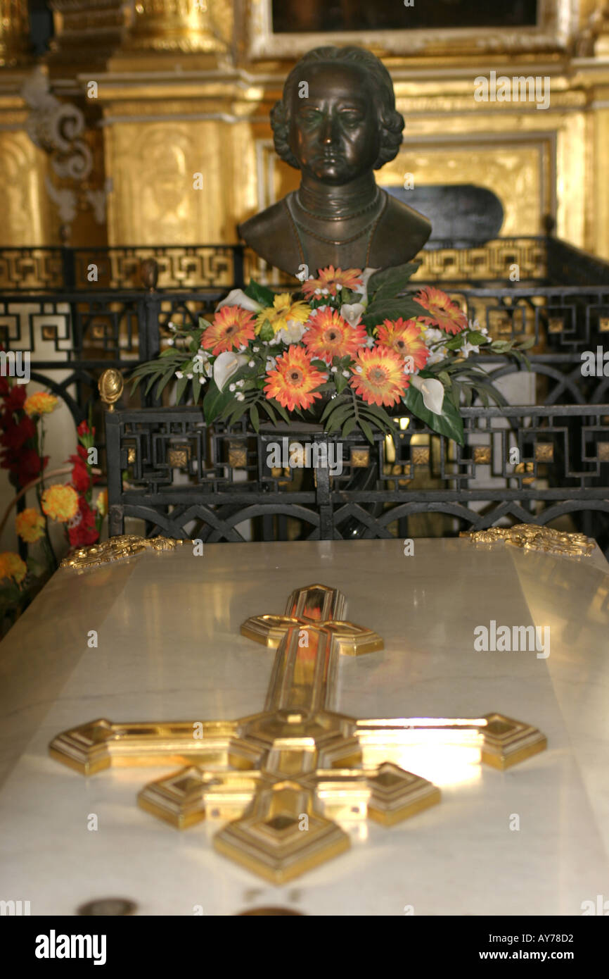 Tomb of st peter hi-res stock photography and images - Alamy