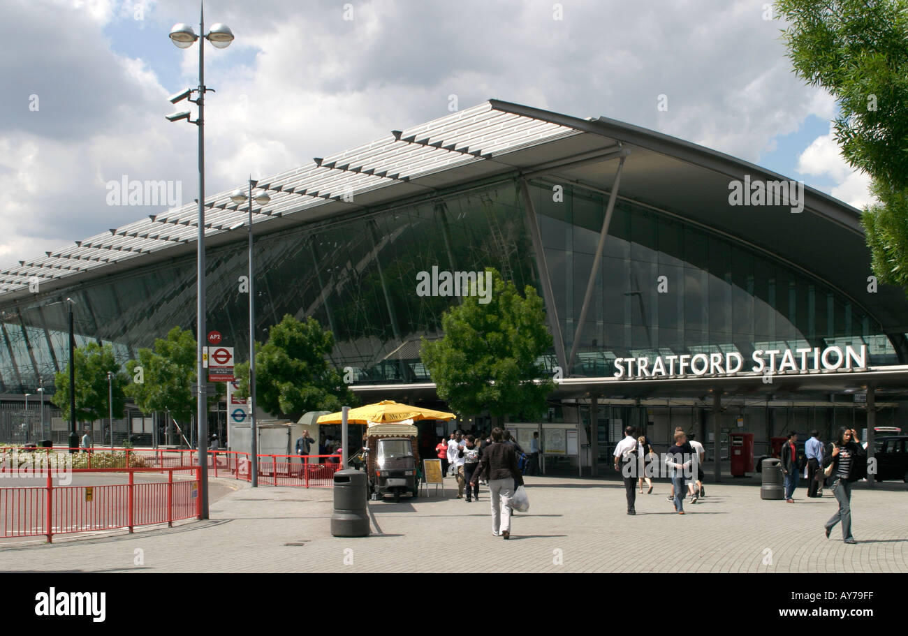 Stratford rail station hi-res stock photography and images - Alamy
