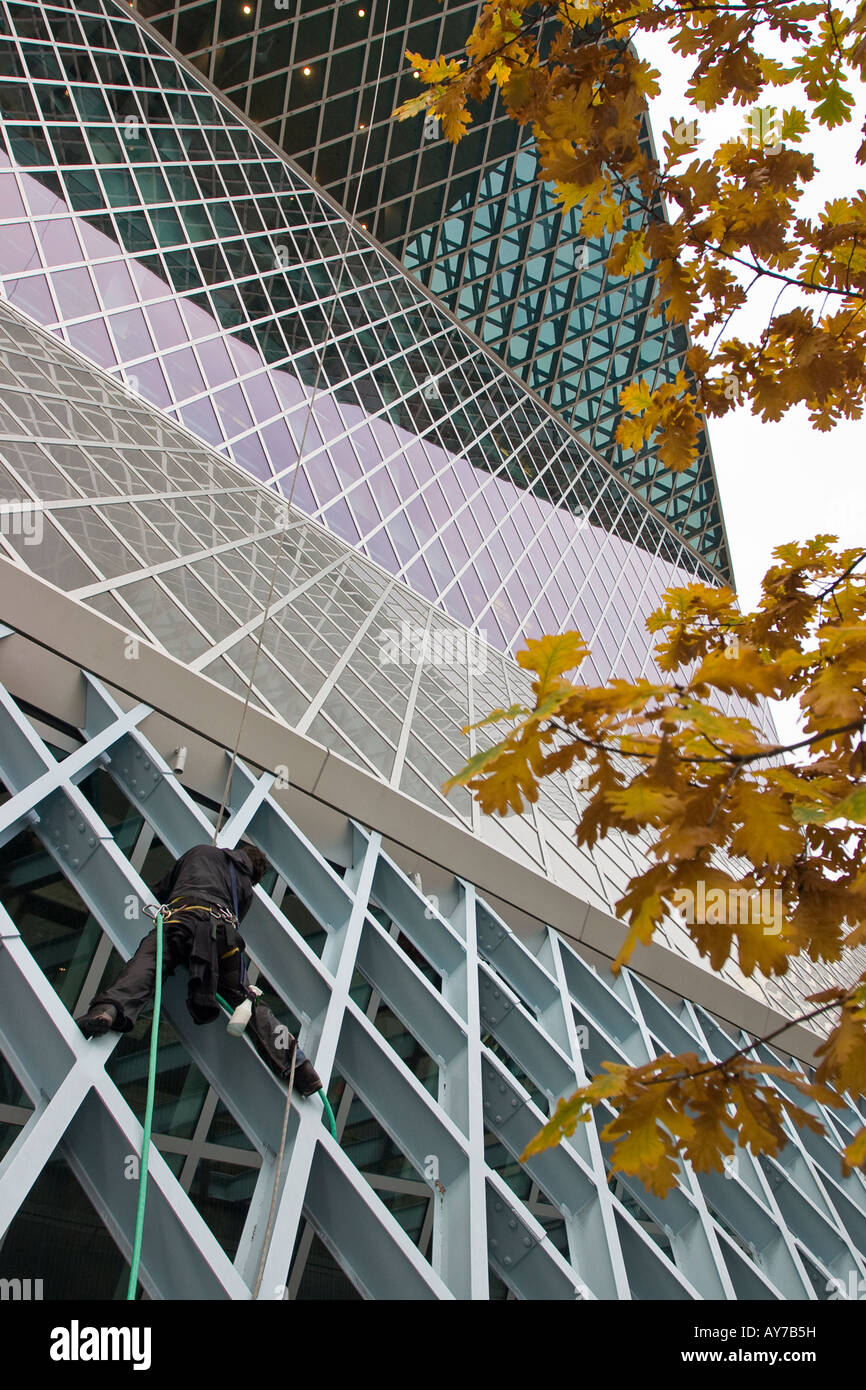Cleaning Beams at the Seattle Library A window washer works cleaning ...