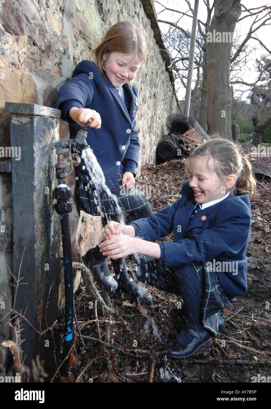 Outside tap hi-res stock photography and images - Alamy