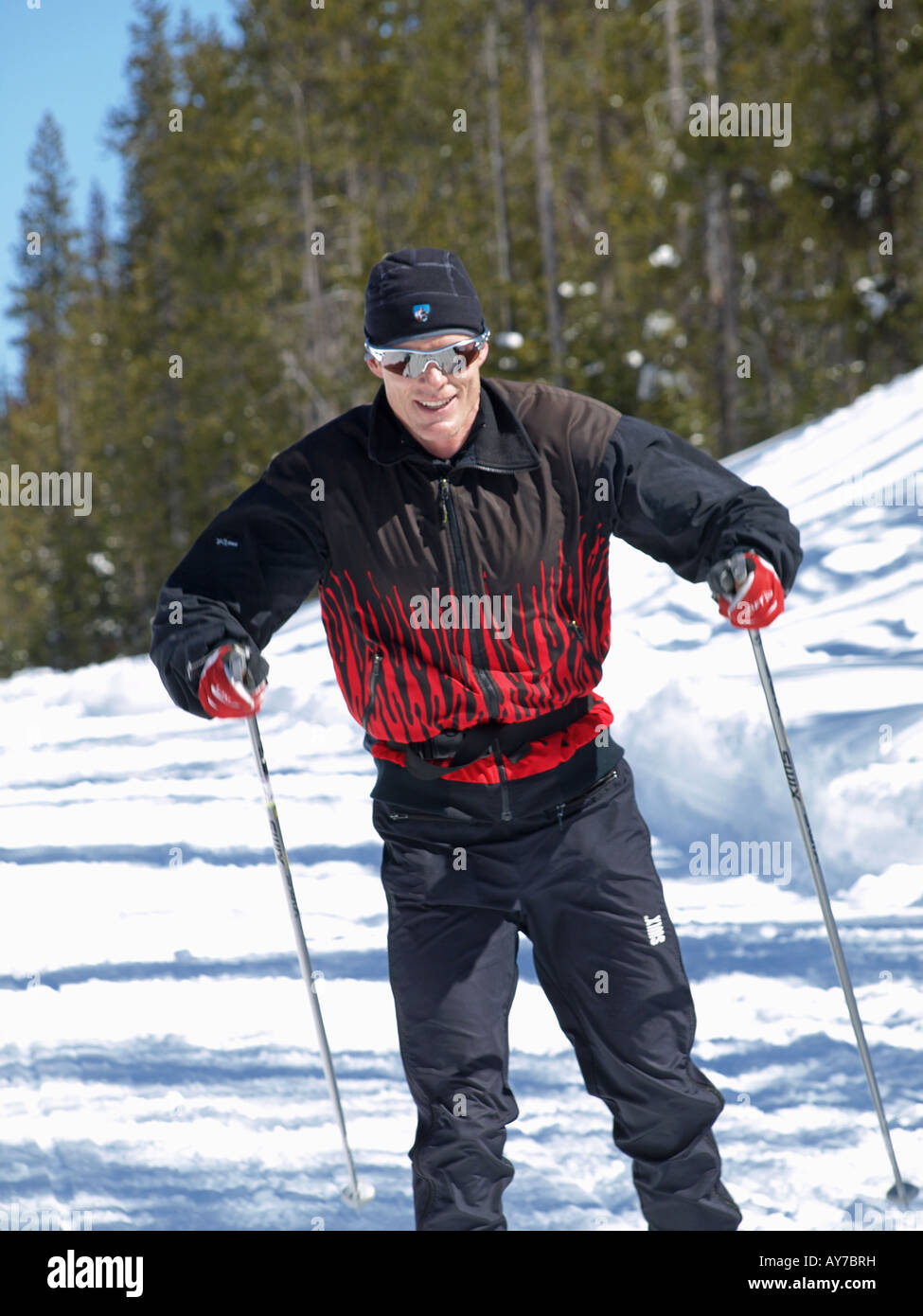 Nordic skier Eric Martin skis into Elk Lake Resort from Mount Bachelor ...