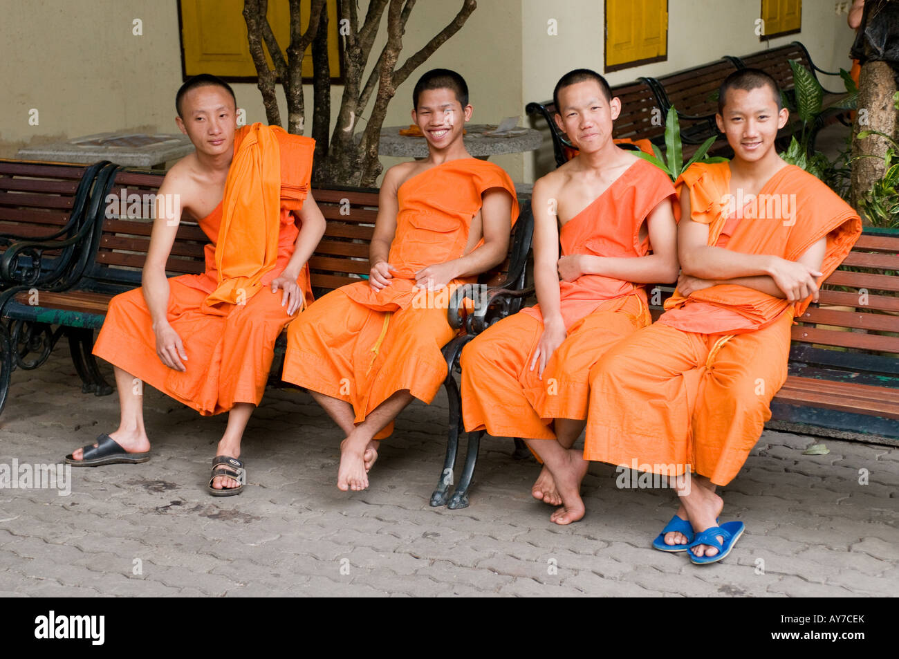 Group of monks hi-res stock photography and images - Alamy