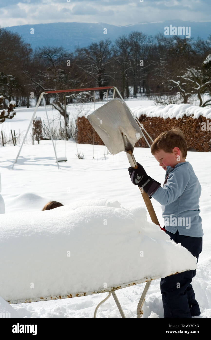 Boy clearing the snow Stock Photo - Alamy Boy clearing the snow Stock Photo - Alamy
