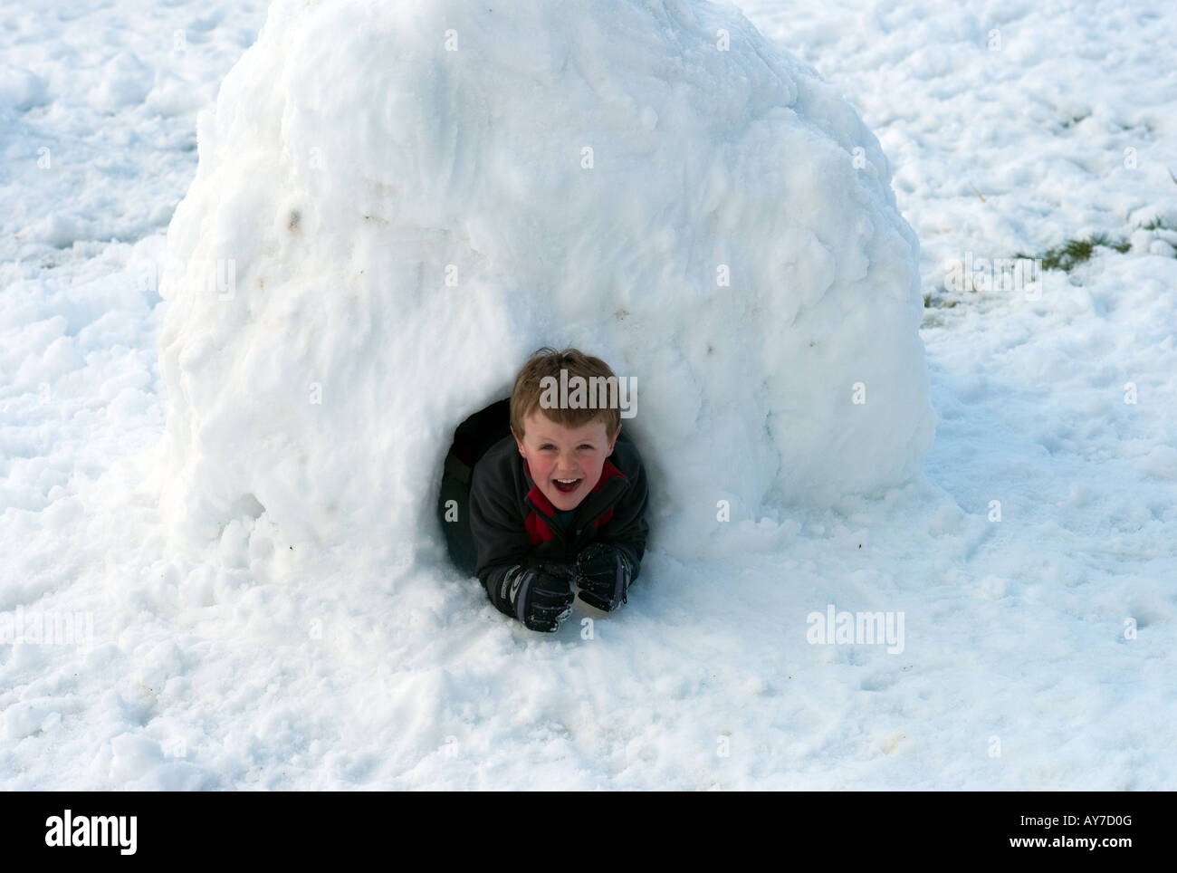 Eskimo igloo hi-res stock photography and images - Alamy