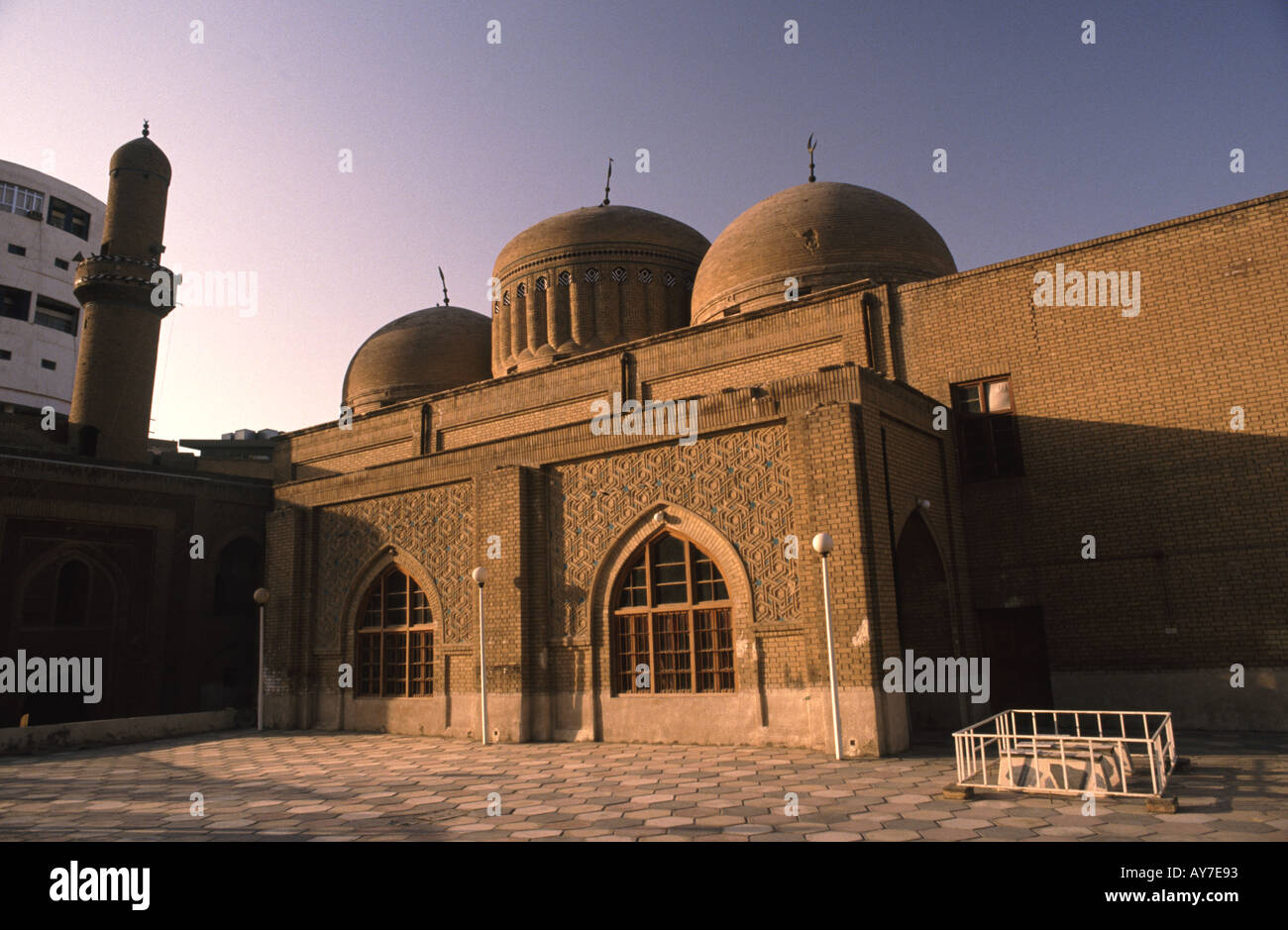 Mosque in downtown Baghdad Iraq Stock Photo - Alamy