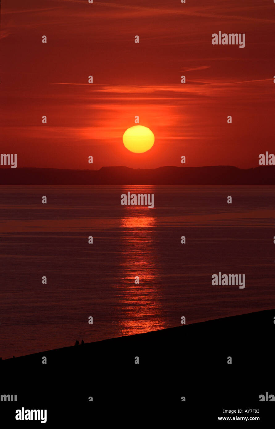 Figures on a beach hi-res stock photography and images - Alamy