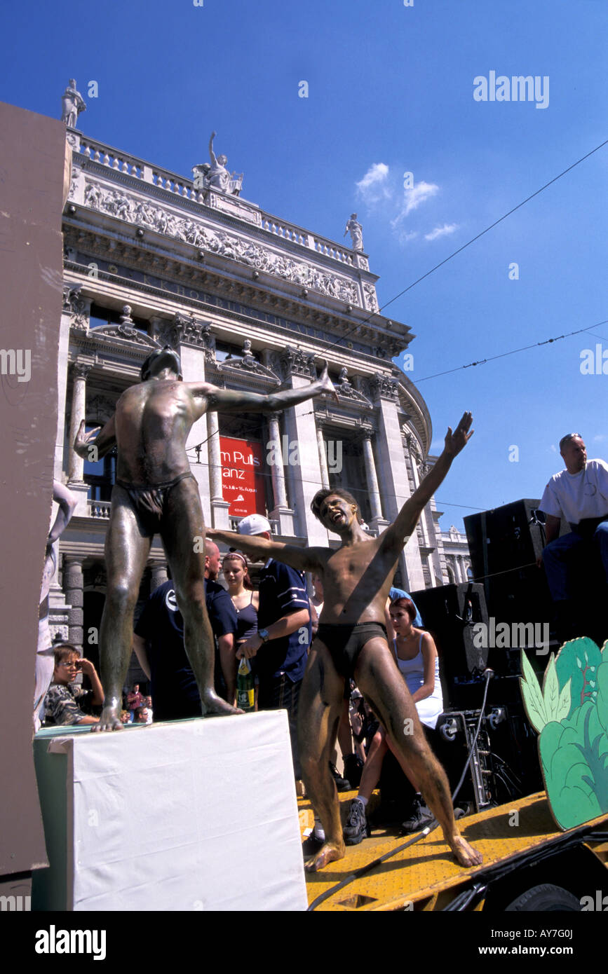 Freeparty in Vienna dance before the Burgtheater Stock Photo - Alamy