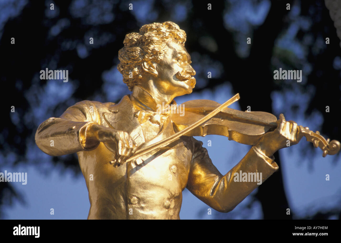 Johann Stauss monument in the Viennese city park Stock Photo - Alamy