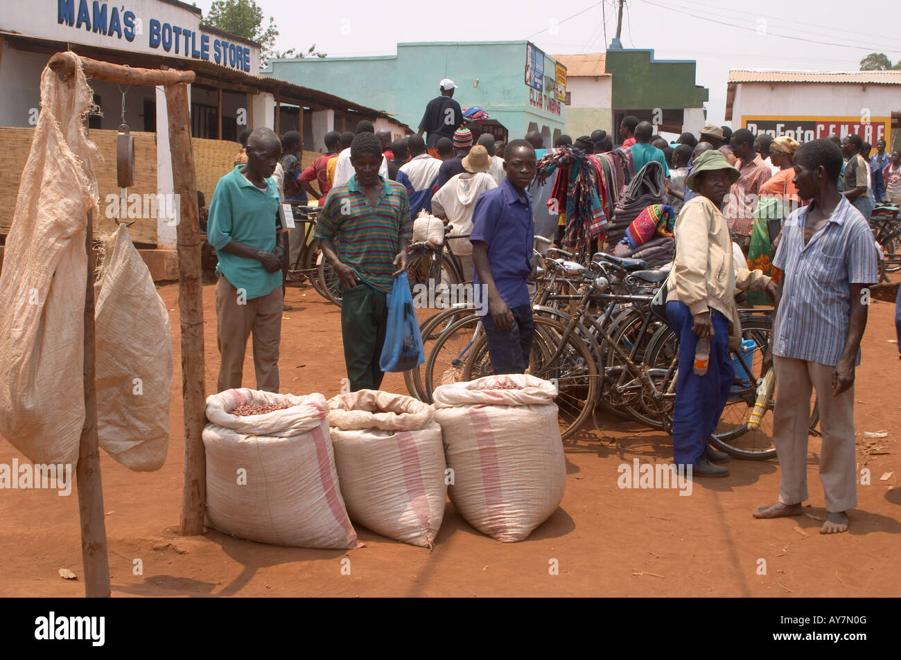 African market scene hi-res stock photography and images - Alamy