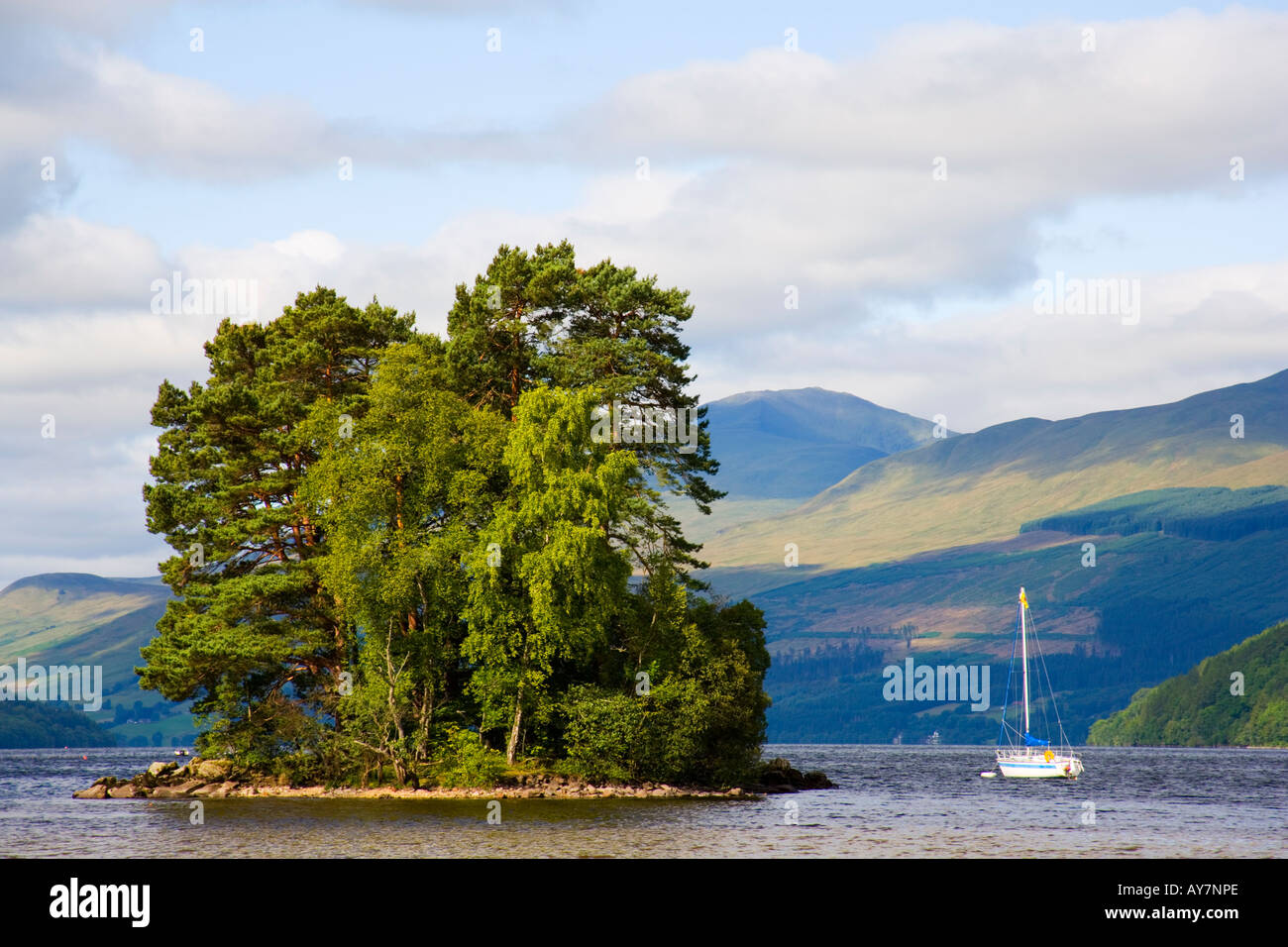 Island loch tay hi-res stock photography and images - Alamy