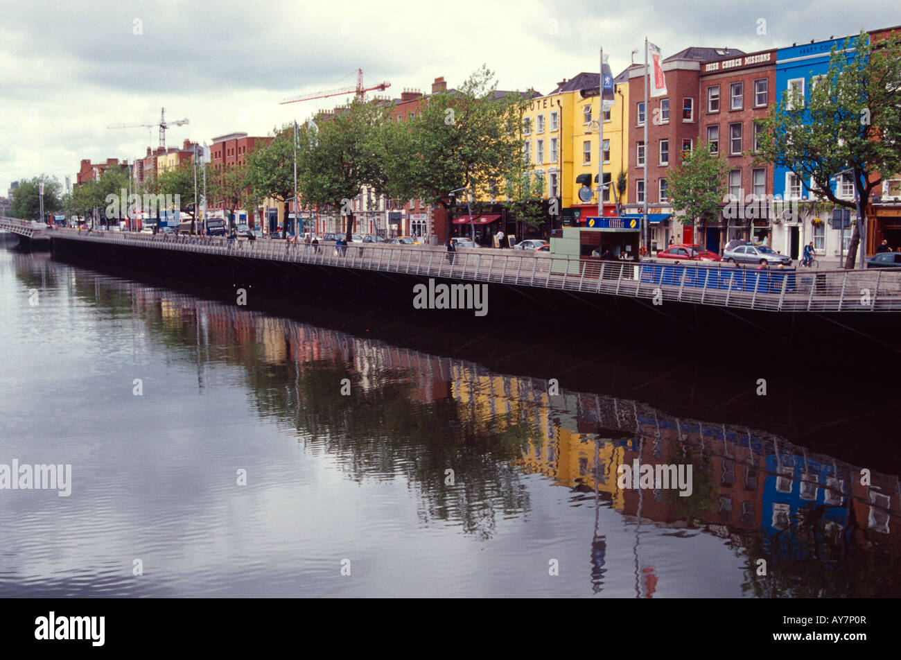 Dublin city centre attractions river liffey the largest city and the ...