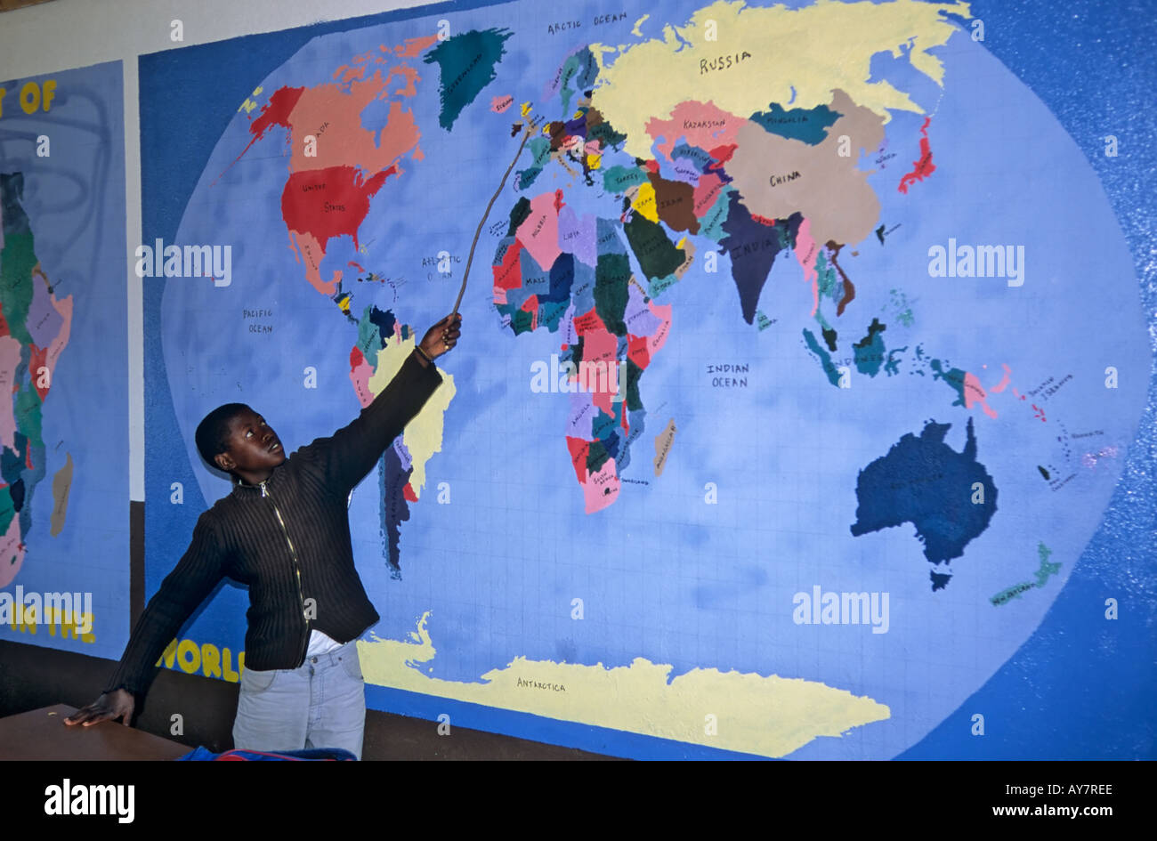Child pointing world map hi-res stock photography and images - Alamy