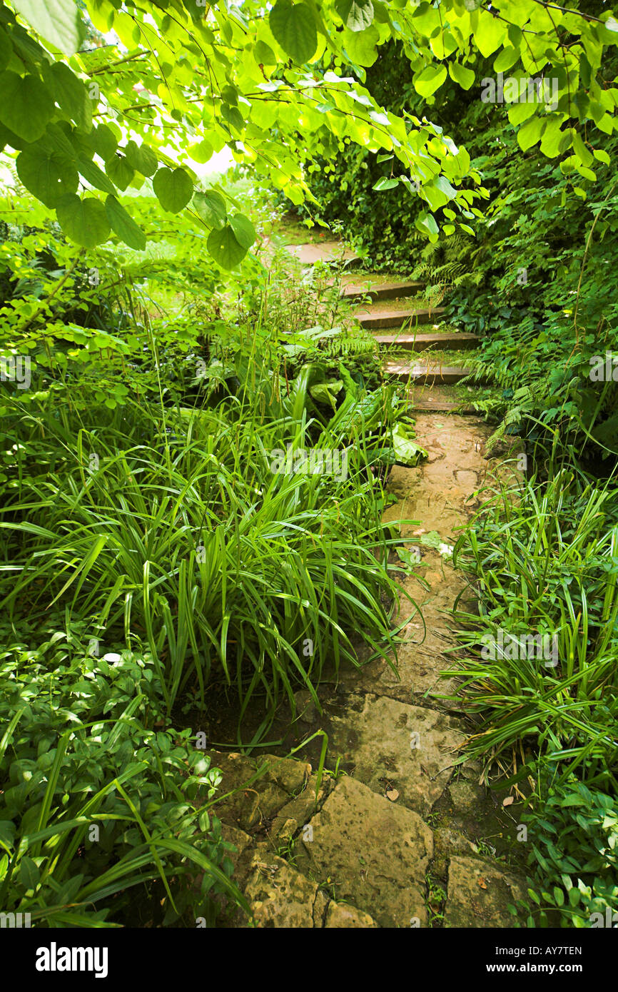 English garden path hi-res stock photography and images - Alamy