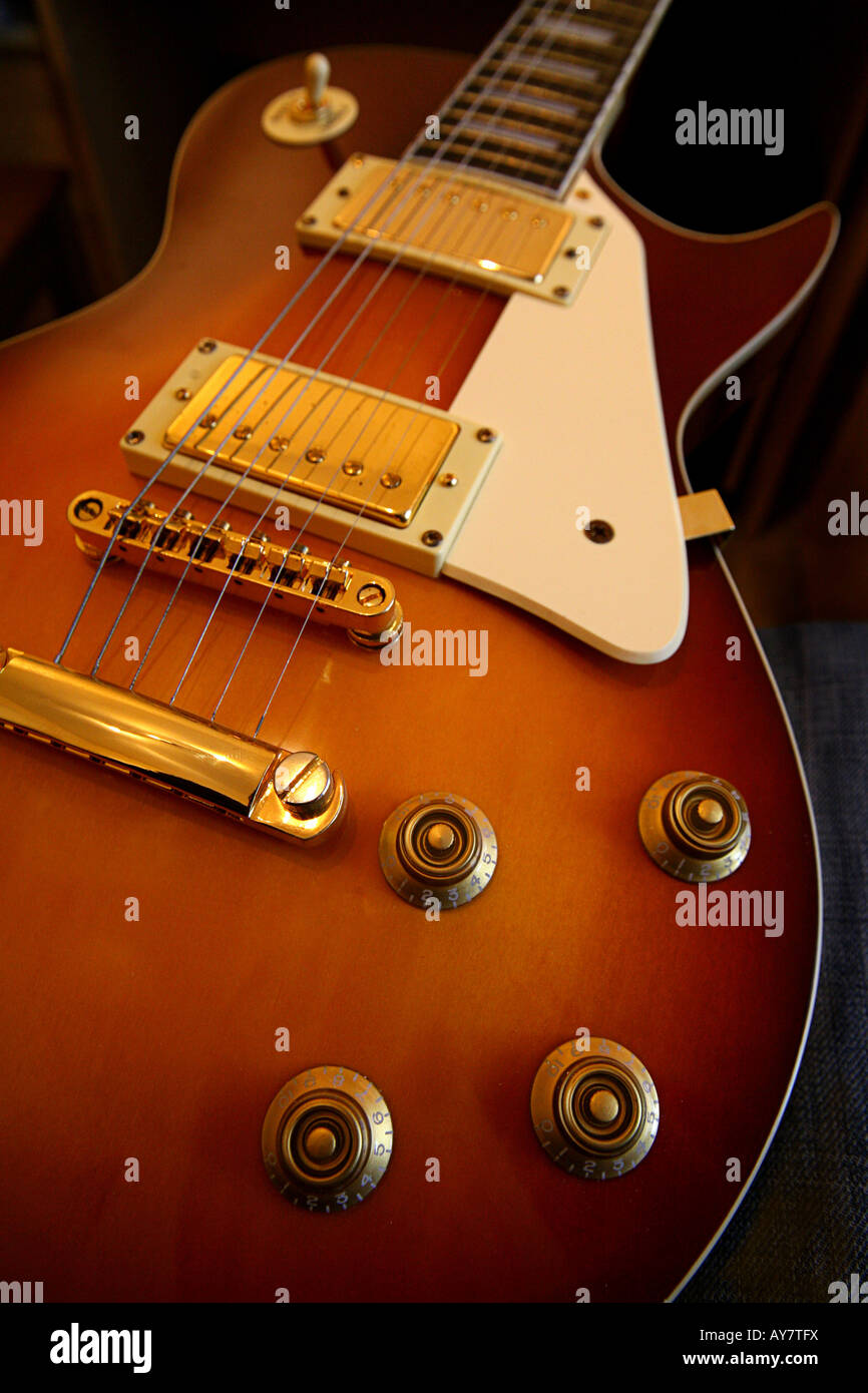 Sunburst Gibson Electric guitar Stock Photo - Alamy