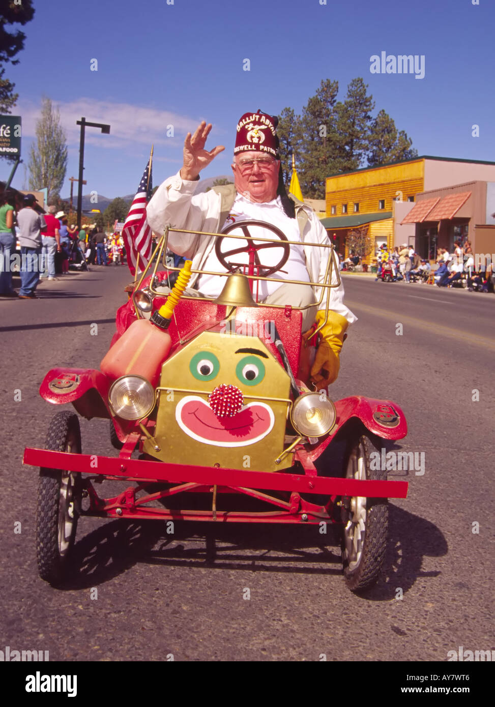 Shriner waving hi-res stock photography and images - Alamy