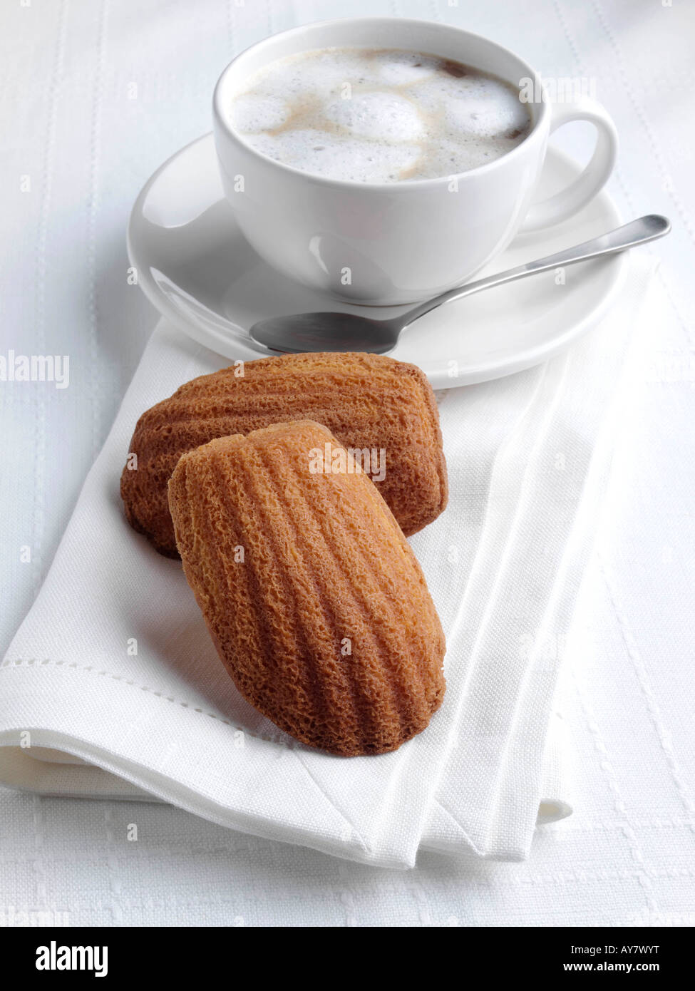 Scallop shell shaped madeleines hi-res stock photography and images - Alamy