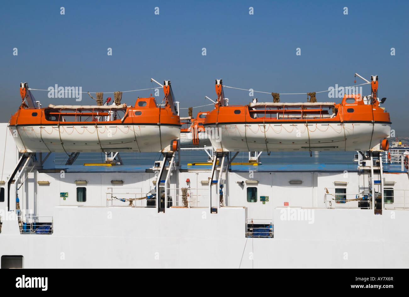 Ship lifeboats hi-res stock photography and images - Alamy