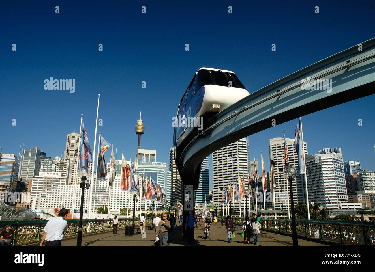 Sydney monorail in darling harbour hi-res stock photography and images ...