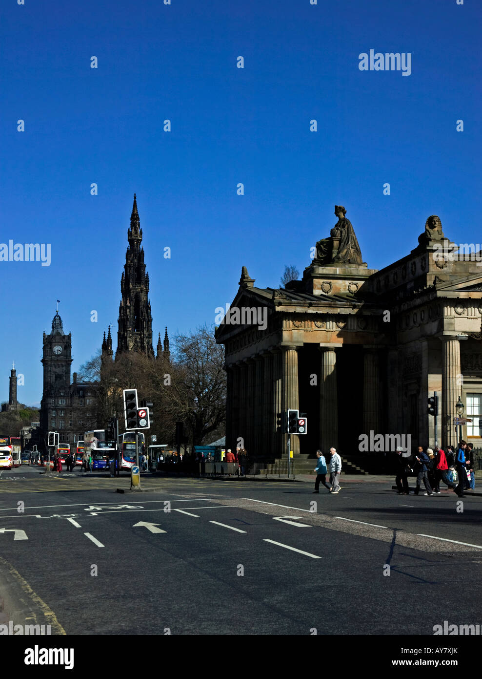 Traffic in edinburgh hi-res stock photography and images - Alamy