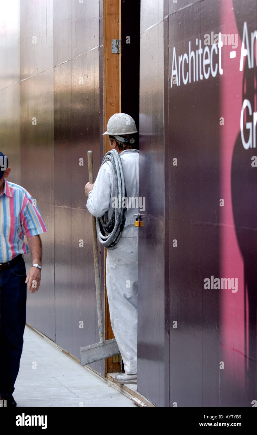 Construction worker working on storefront Rodeo Dr Beverly Hills ...
