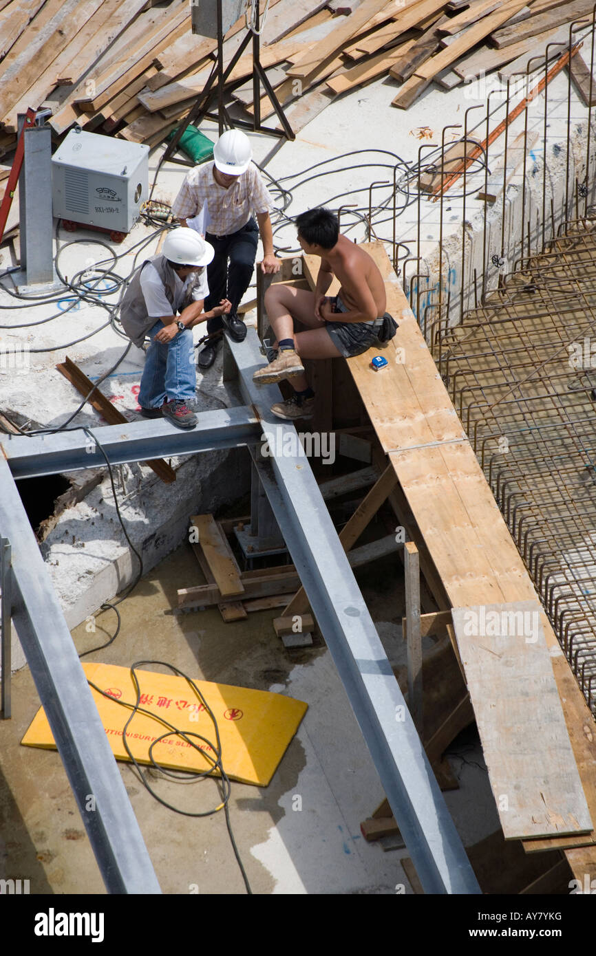 Men at work at victoria peak hi-res stock photography and images - Alamy